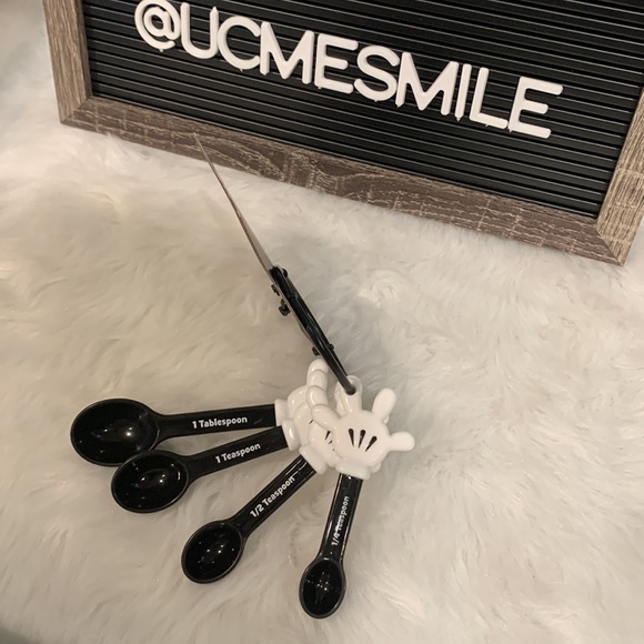 Disney | Kitchen | Disney Mickey Mouse Hands Measuring Spoons Set ...